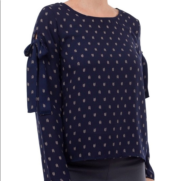 Le Lis | Tops | Le Lis Scattered Chevron Blouse In Navy Blue Szl | Poshmark